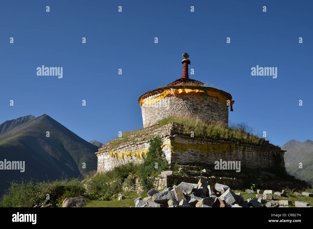 Tibetan chorten stupa monastery hi-res stock photography and images - Alamy