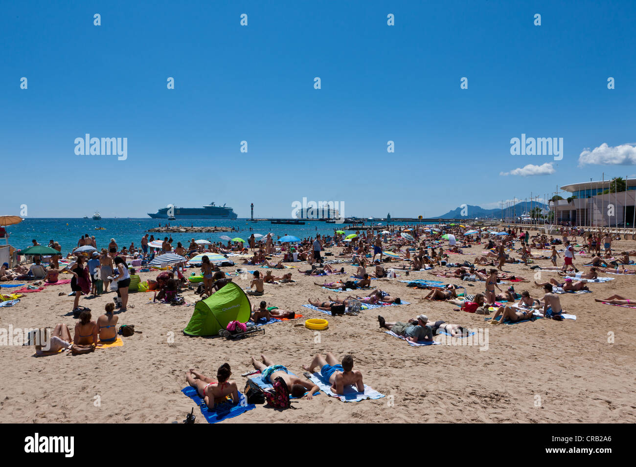 French riviera beach crowd hi-res stock photography and images - Alamy