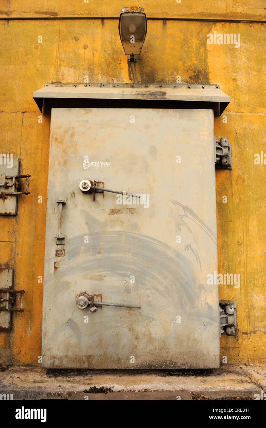 Heavy steel prison door hi-res stock photography and images - Alamy