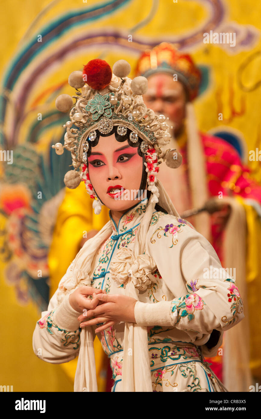 Opera singer art hi-res stock photography and images - Alamy