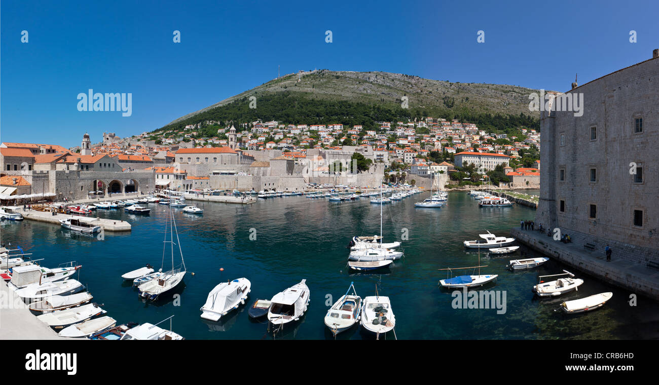 Old town with city walls, Dubrovnik, UNESCO World Heritage Site ...