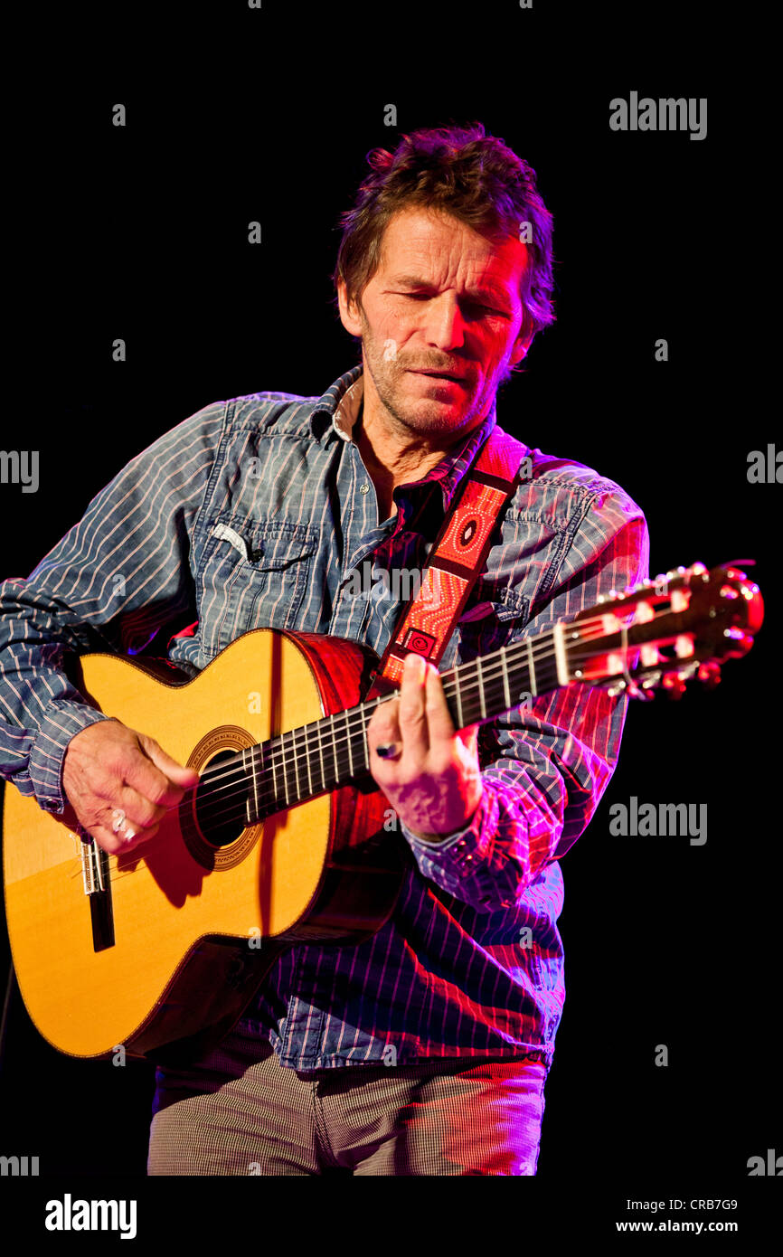 Bavarian playing music hi-res stock photography and images - Alamy