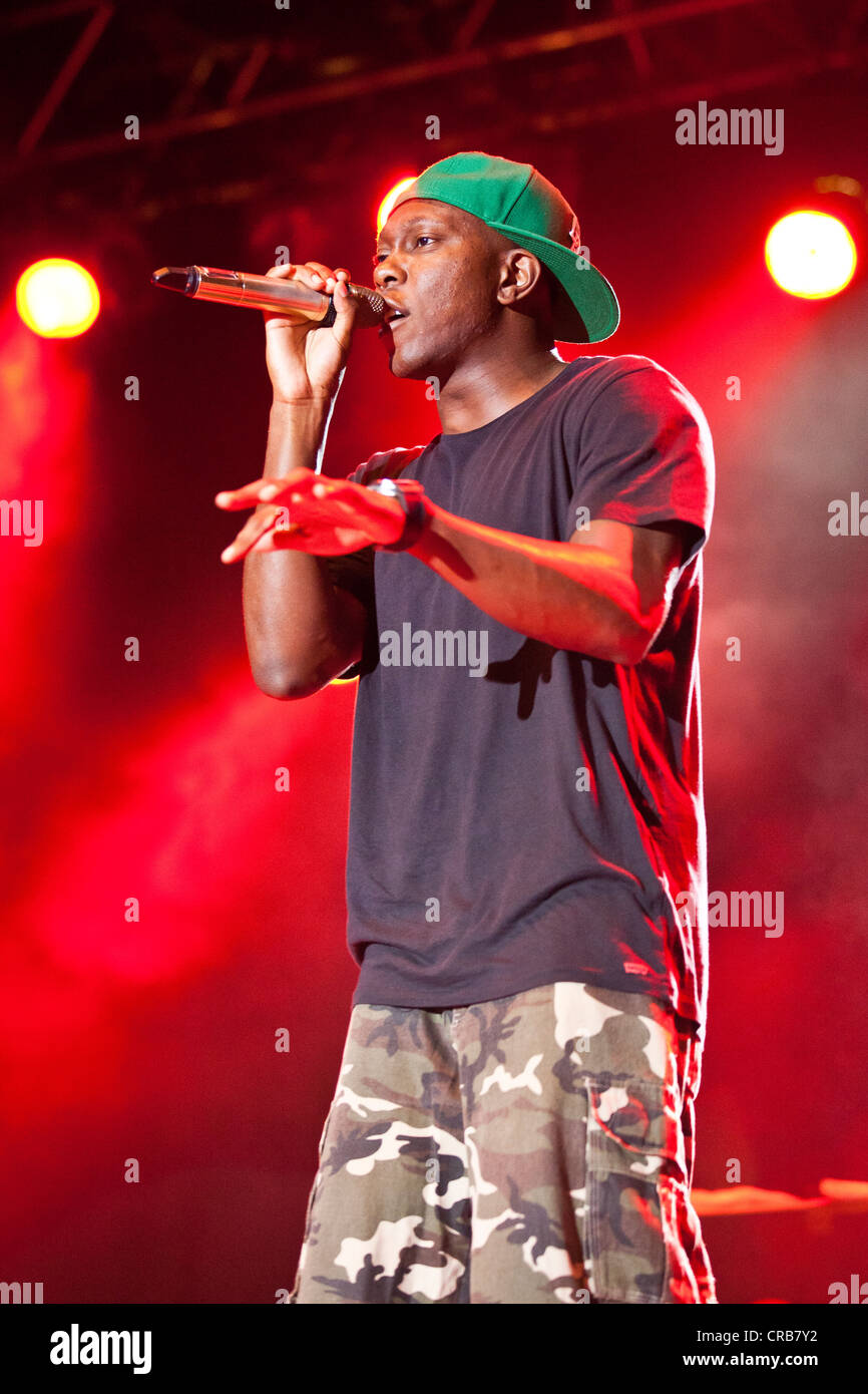 British hip hop singers hi-res stock photography and images - Alamy