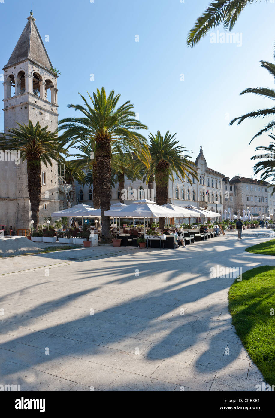 Riva promenade and palazzo, historic centre of Trogir, UNESCO World ...