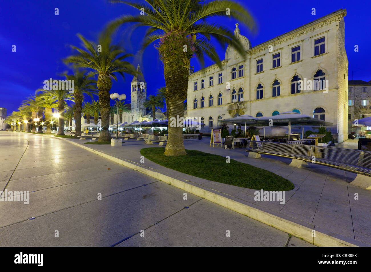 Riva promenade and Palazzo, historic town centre of Trogir, UNESCO ...