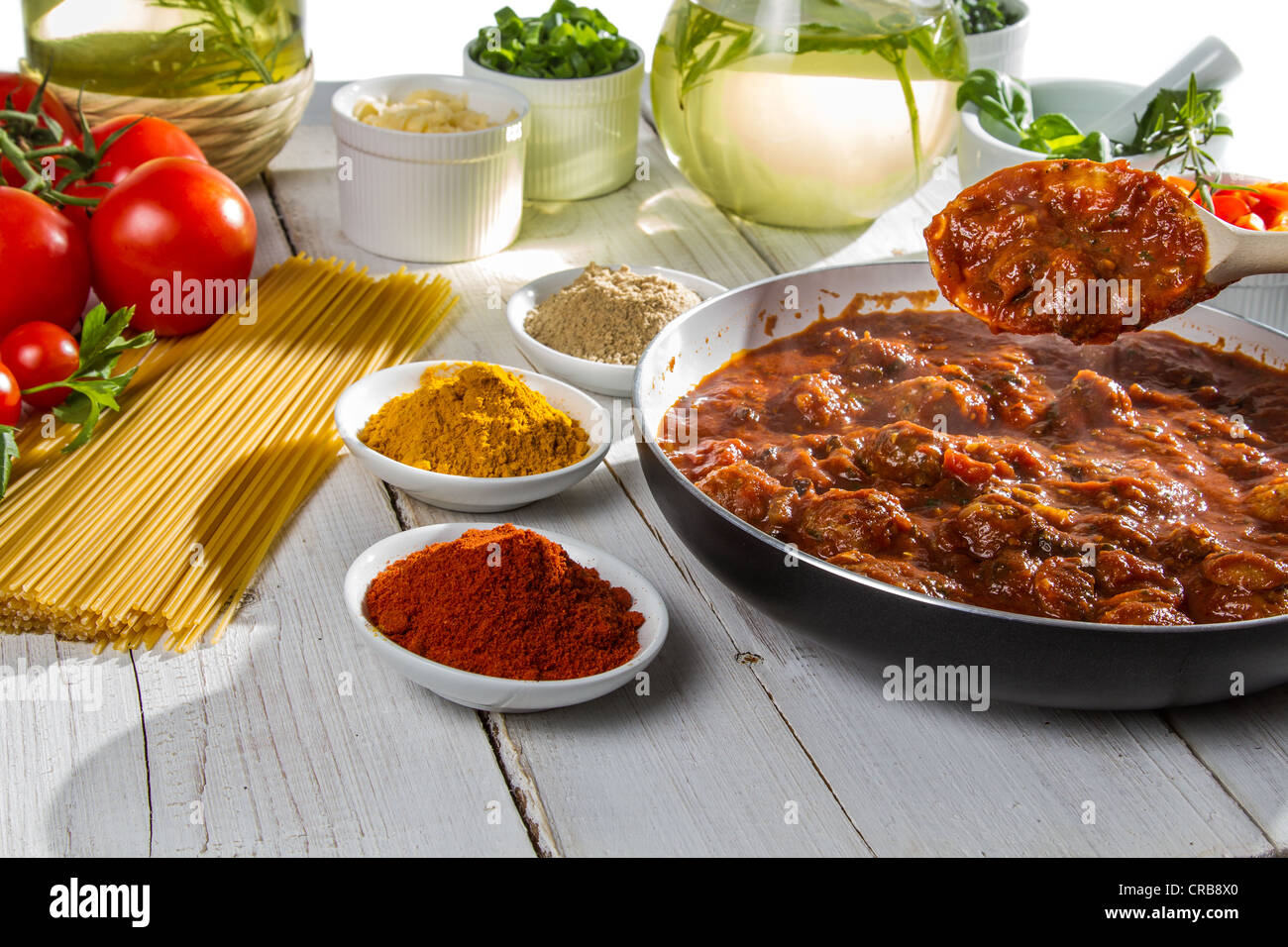 Hot spaghetti served straight from the pan Stock Photo - Alamy