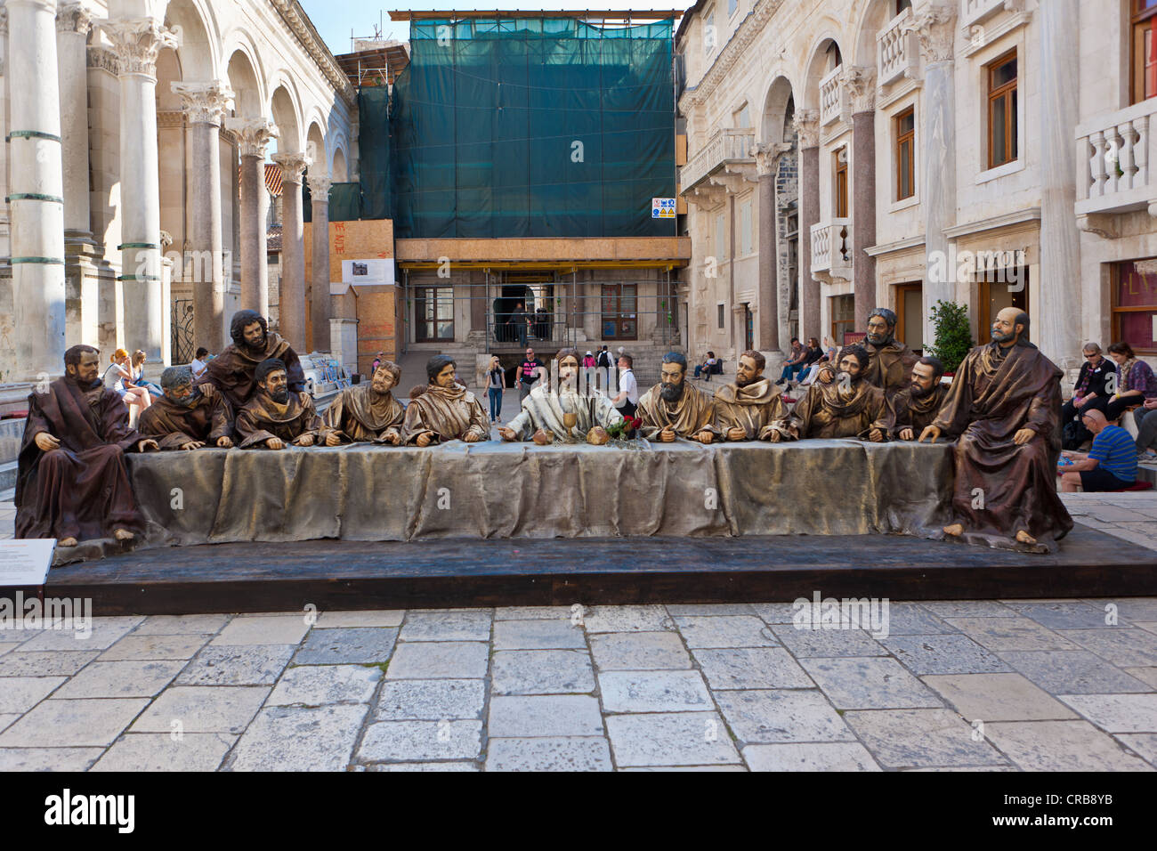 Statues of the 12 apostles hi-res stock photography and images - Alamy