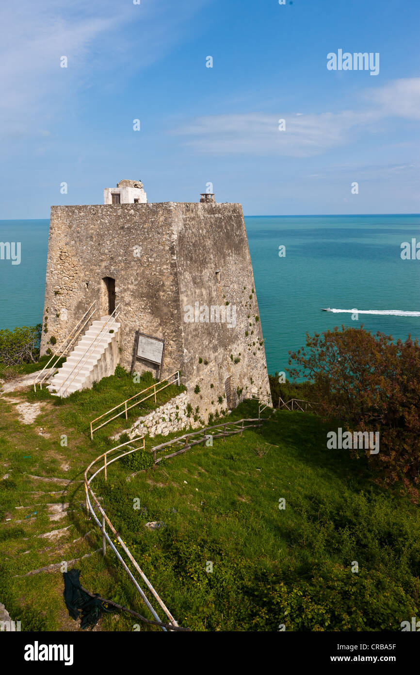 Torre di Monte Pucci, Saracen signal tower, watchtower, Gargano, Foggia ...