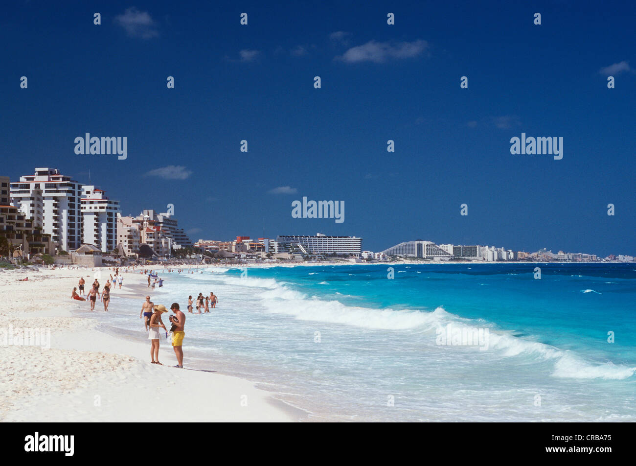 Cancun playa delfines hi-res stock photography and images - Alamy