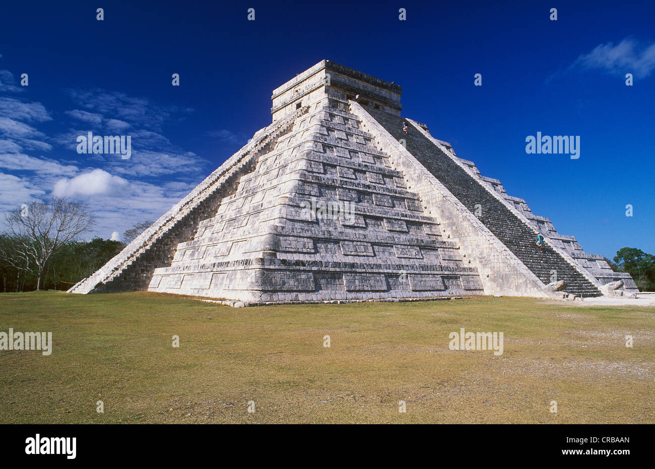 Pyramid of Kukulcan, Maya ruins of Chichen Itza, Yucatan, Mexico, North ...