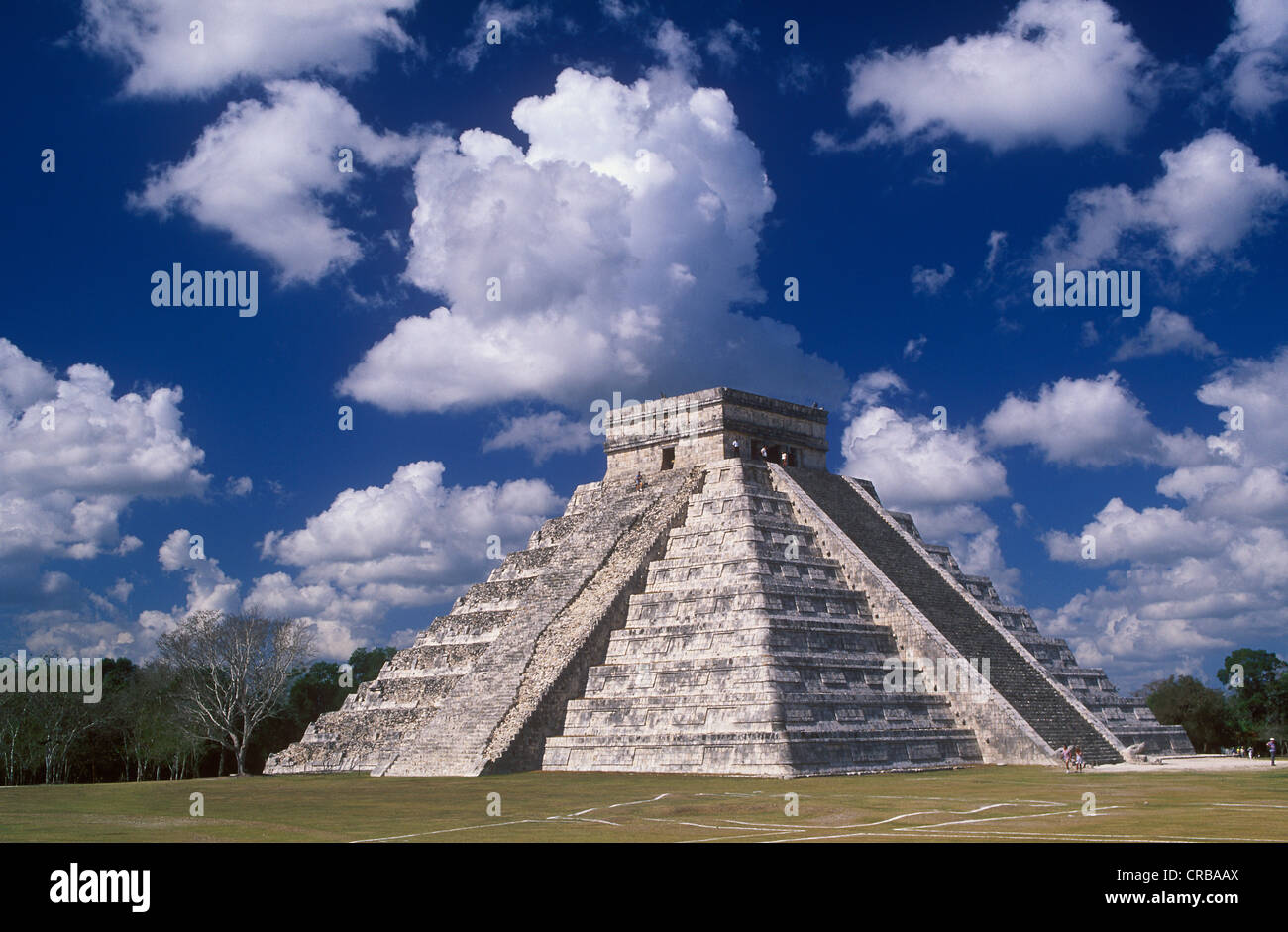 Pyramid of Kukulcan, Maya ruins of Chichen Itza, Yucatan, Mexico, North ...