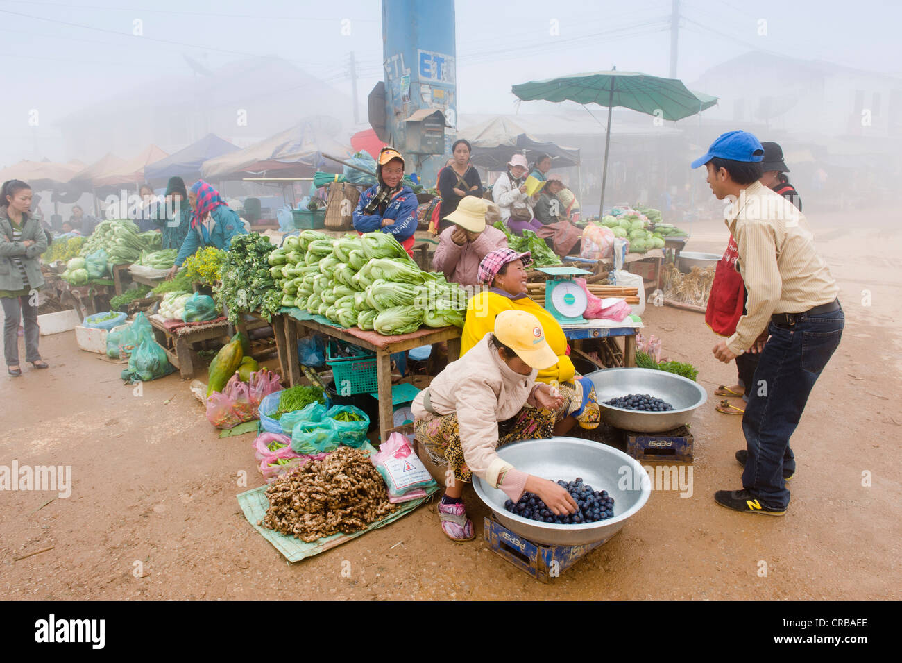 Market shrouded in morning fog, Samyek, Moung Phou Khoun, Luang Prabang ...
