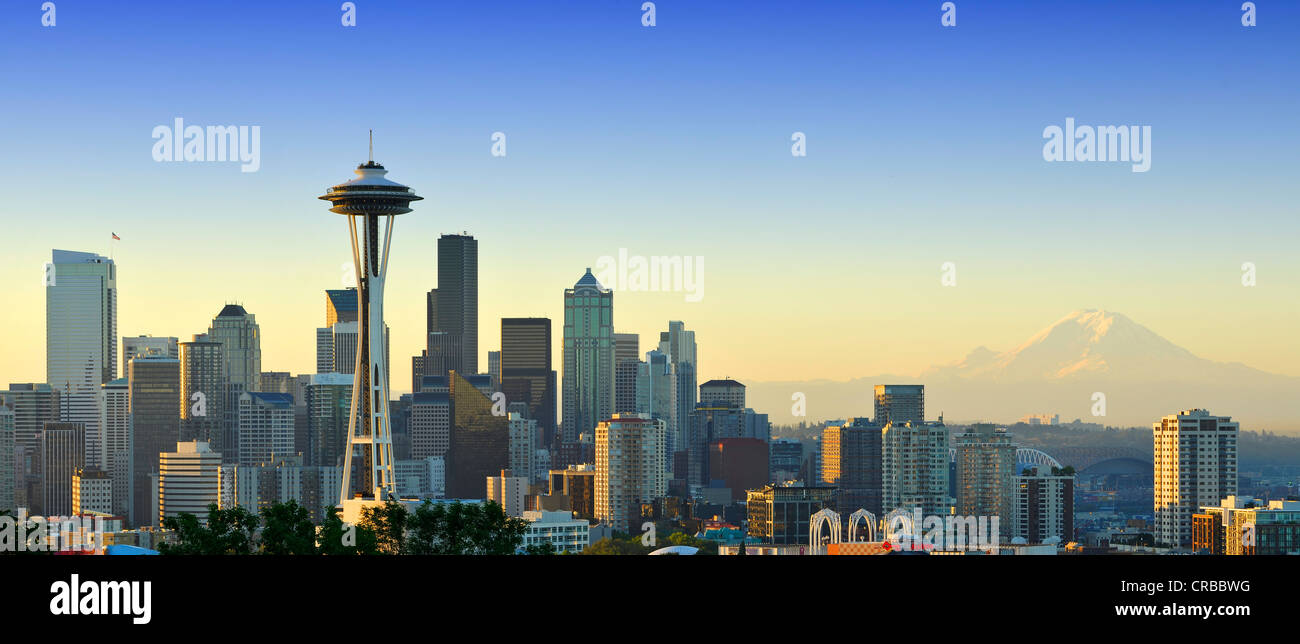 Early morning skyline, Seattle financial district with Space Needle ...