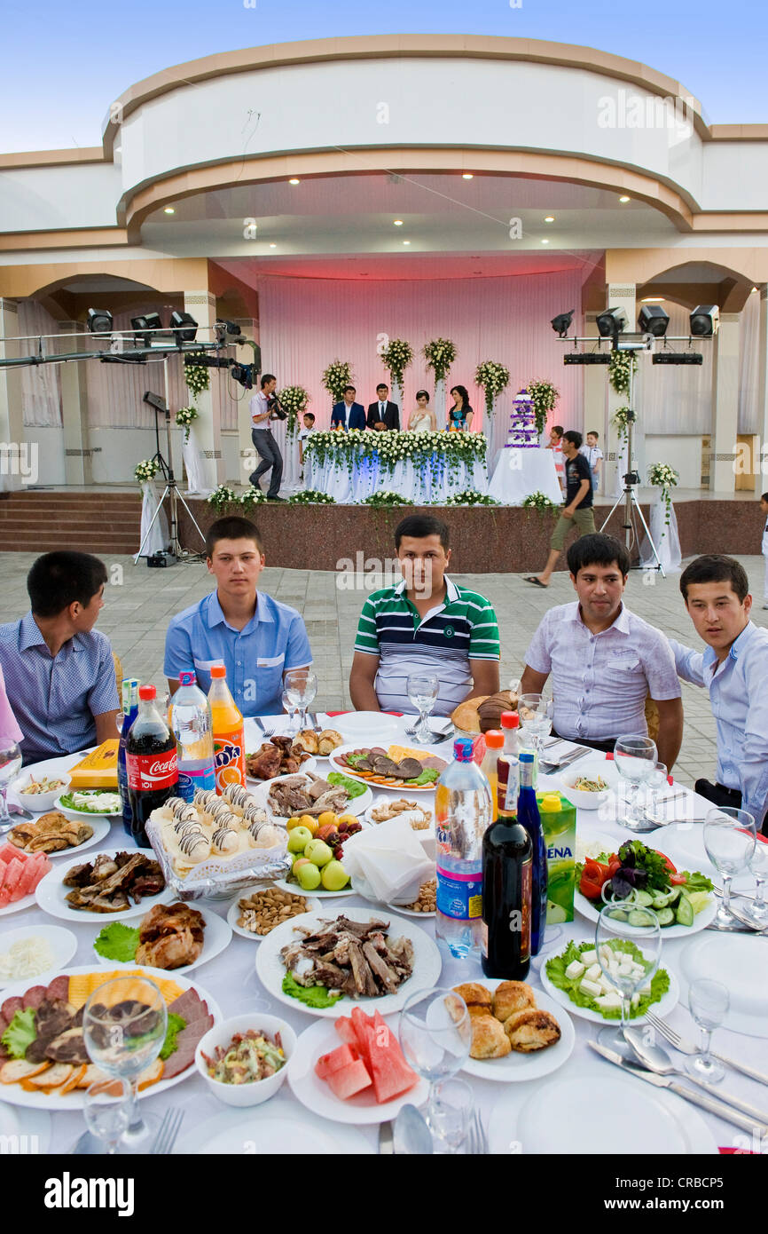 Uzbekistan, Samarkand, Wedding party Stock Photo - Alamy