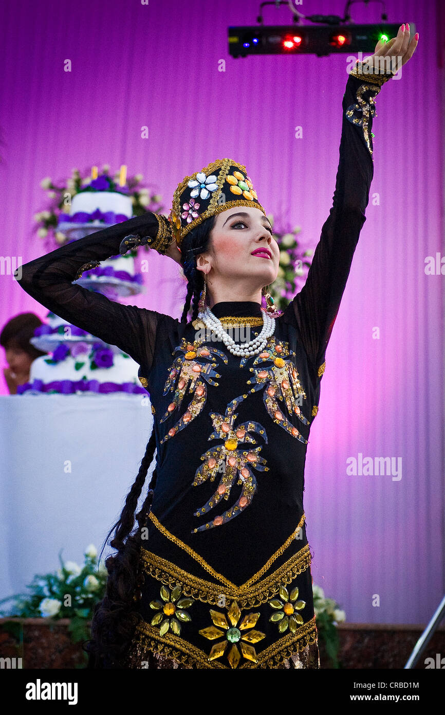 Uzbekistan samarkand dance hi-res stock photography and images - Alamy