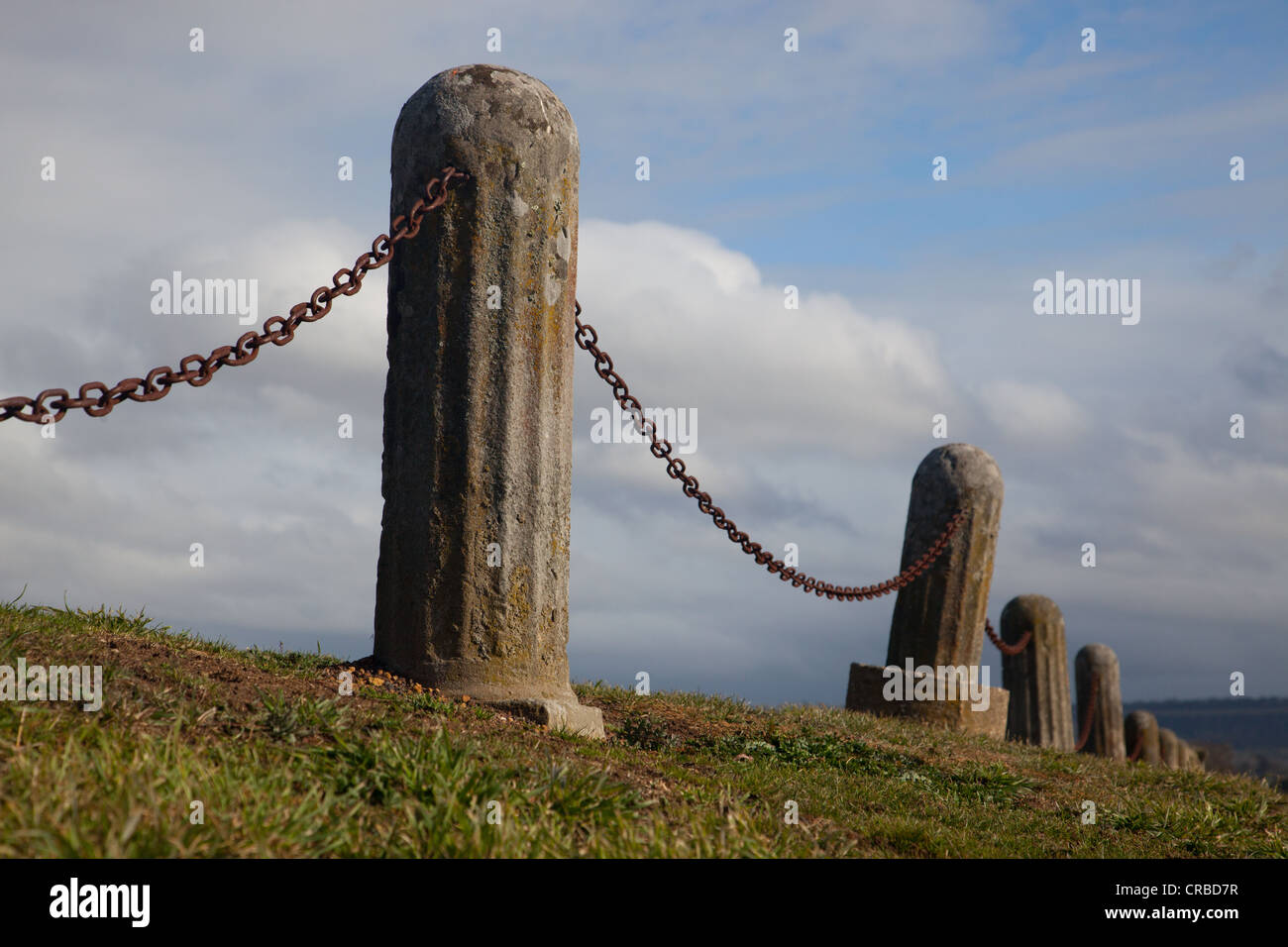 Chain link bollard hi-res stock photography and images - Alamy