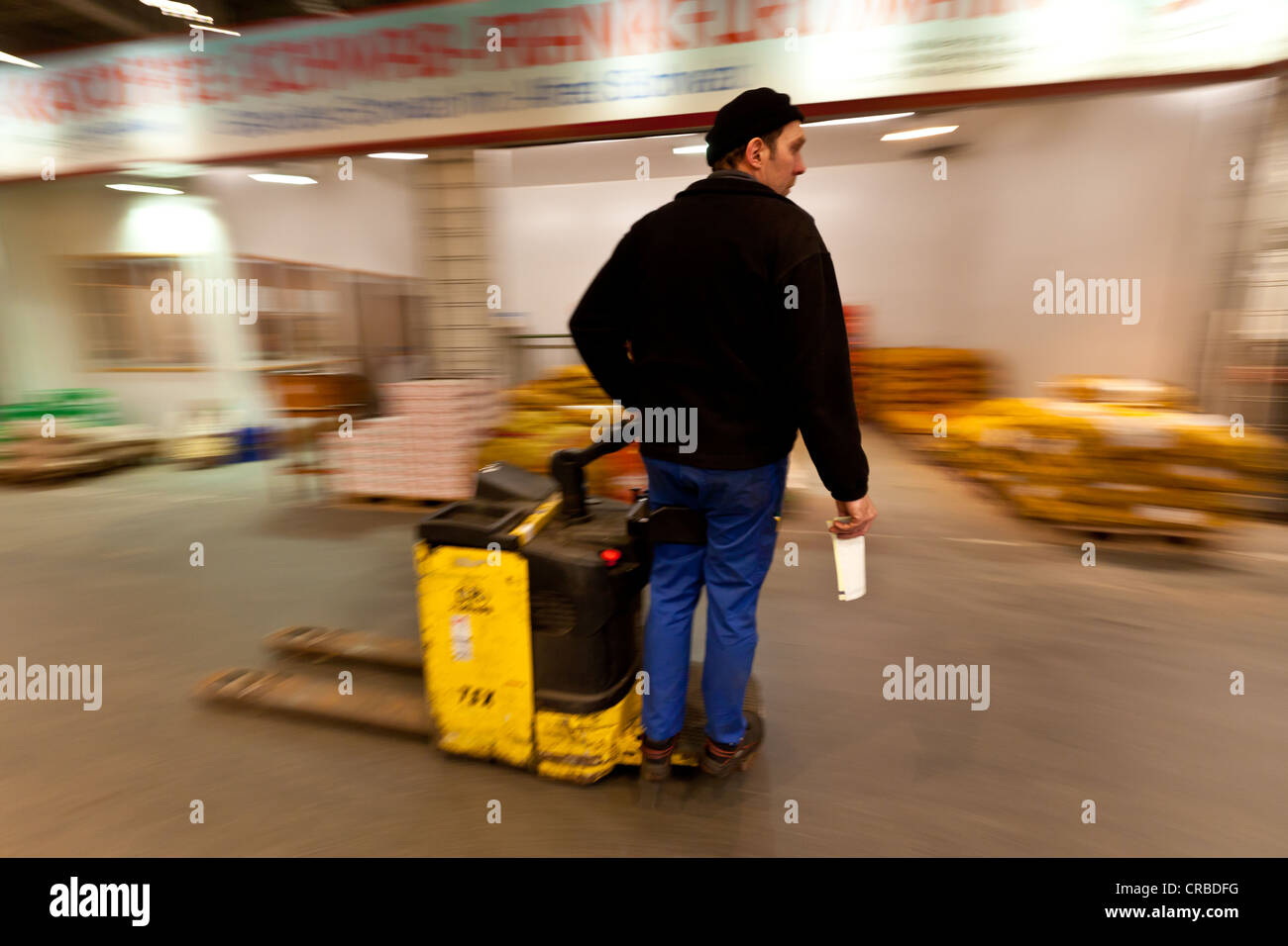 Hand forklift hi-res stock photography and images - Alamy