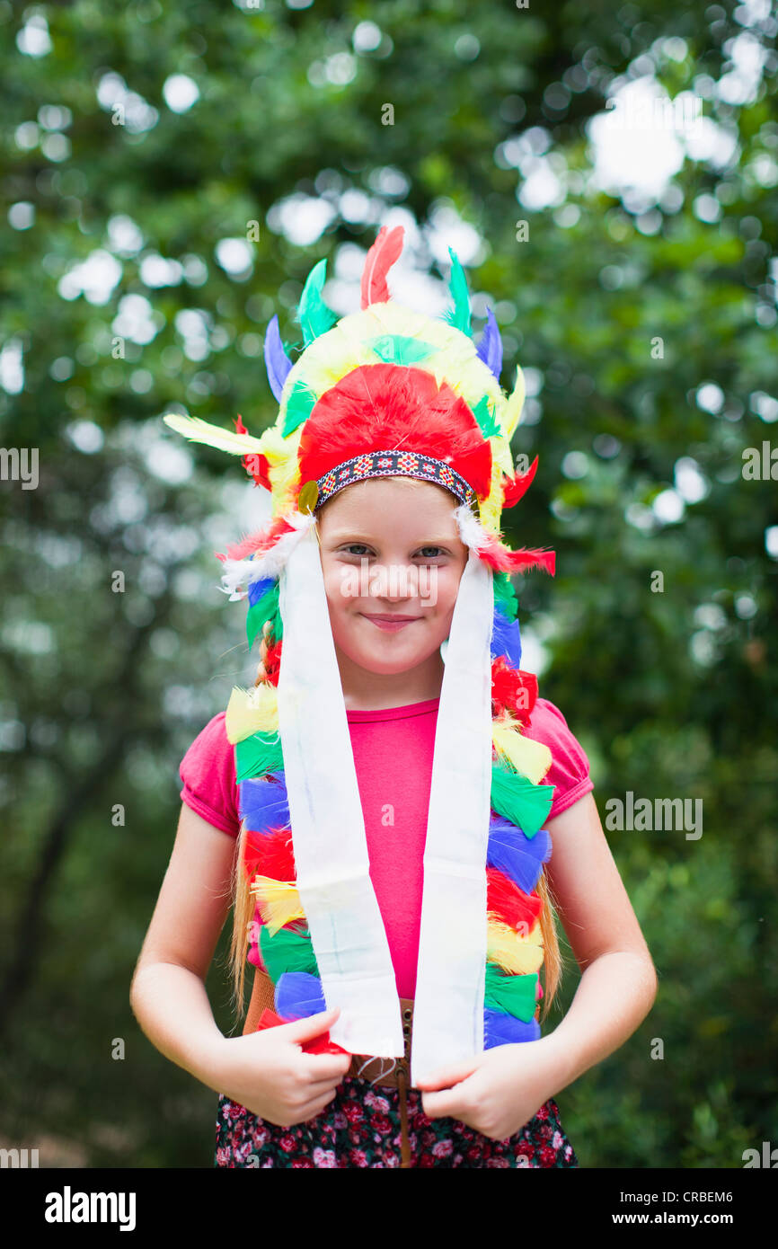 Girl wearing Indian headdress Stock Photo - Alamy