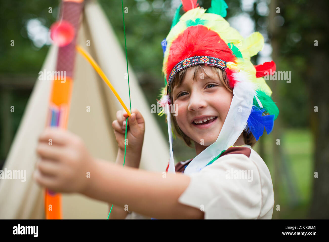 Indian headdress hi-res stock photography and images - Alamy