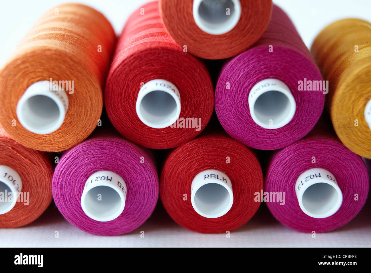 Close up of colorful spools of thread Stockfoto, Lizenzfreies Bild ...