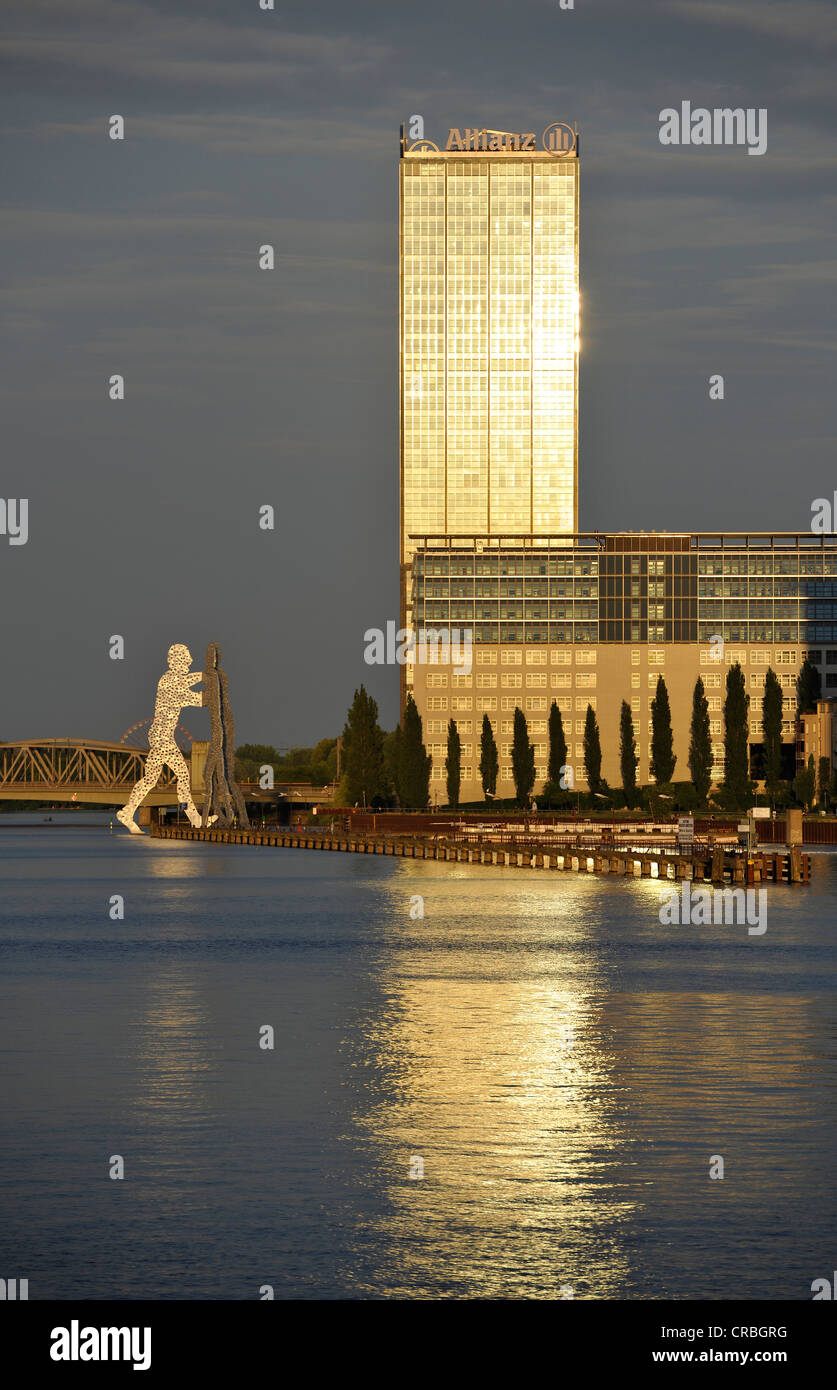 Molecule Man, a 30m high monumental work of art by sculptor Jonathan ...