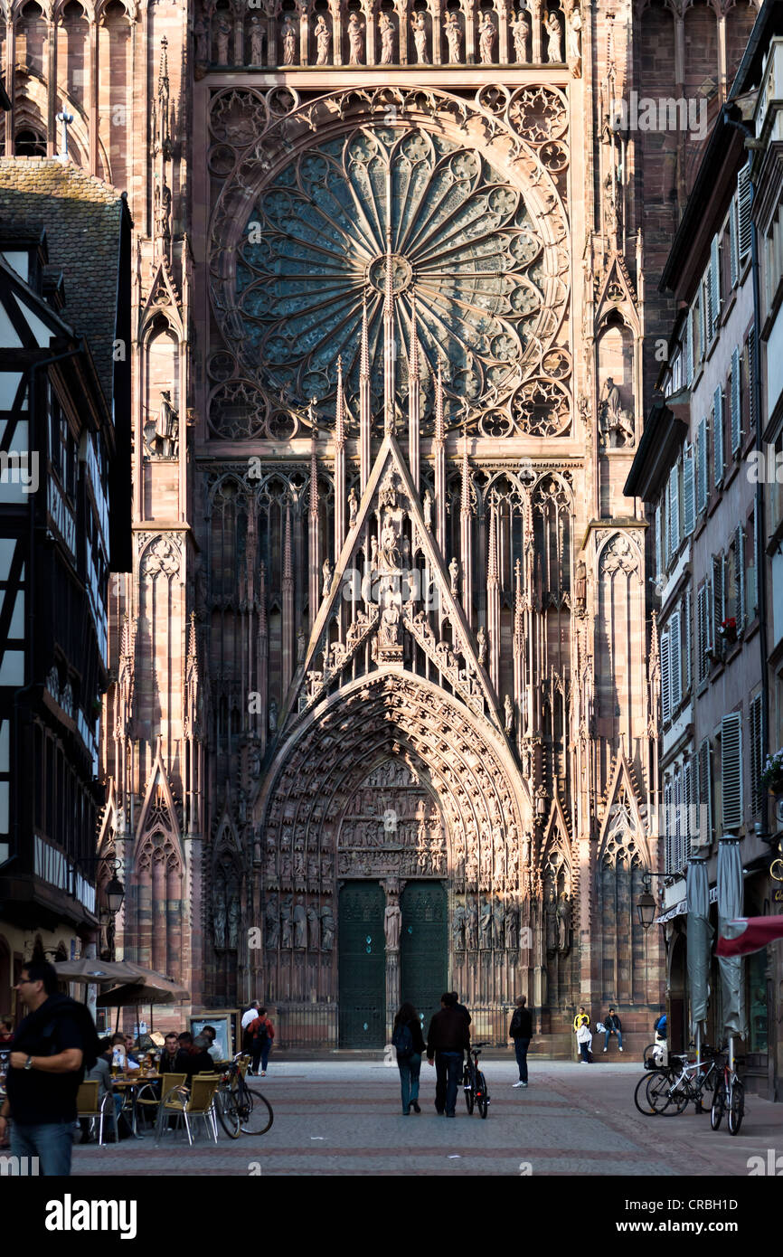 Rose window of the strasbourg cathedral hi-res stock photography and ...