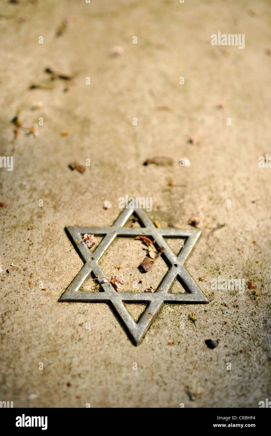 Star of david headstone hi-res stock photography and images - Alamy