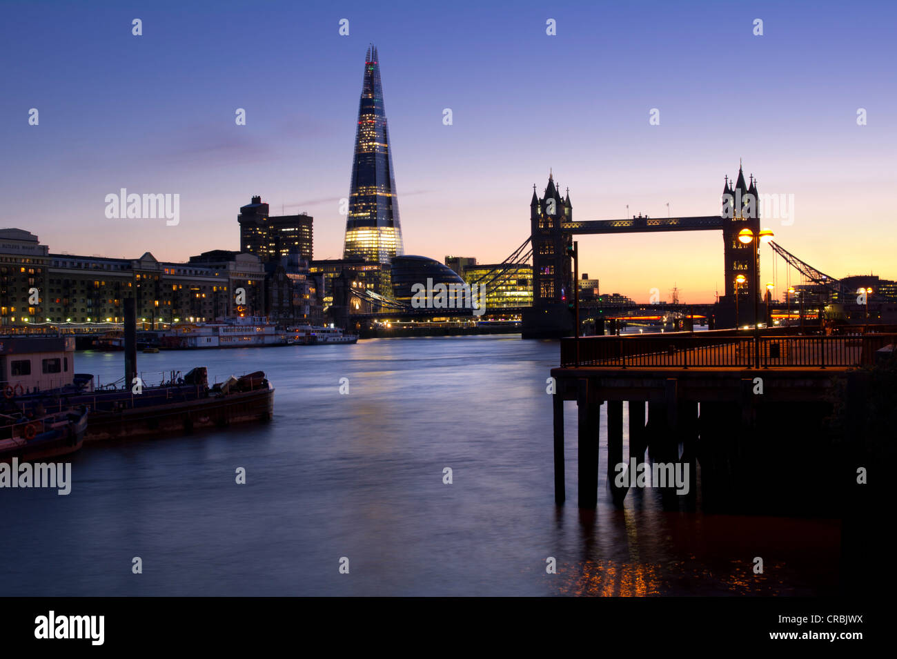 Tower bridge shard night together hi-res stock photography and images ...