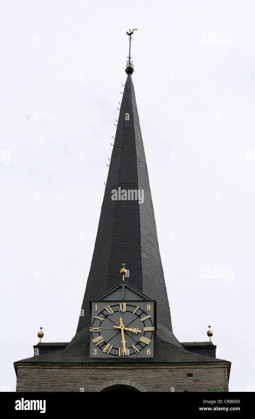 Church clock with roman numerals hi-res stock photography and images ...