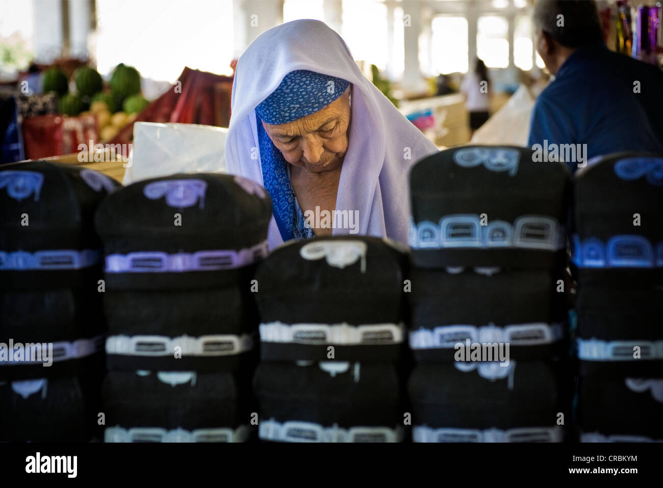 Uzbekistan, Samarkand, Siyob bazaar Stock Photo - Alamy
