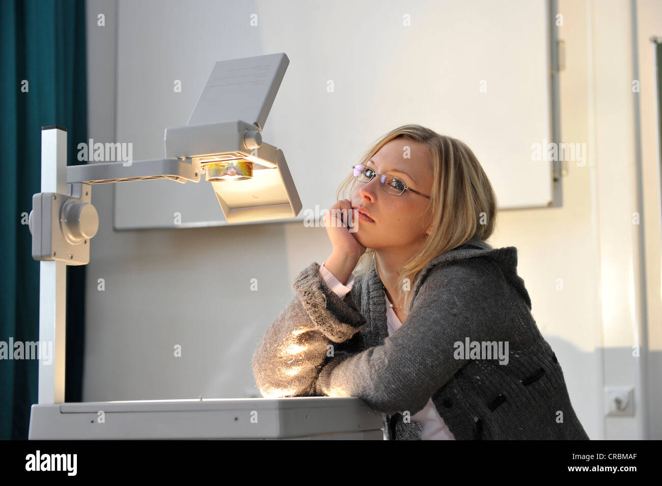 Overhead projector teacher hi-res stock photography and images - Alamy