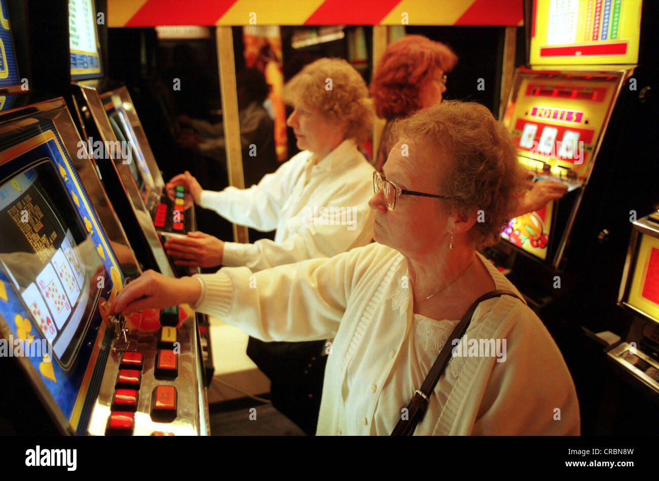 Throw machines hi-res stock photography and images - Alamy