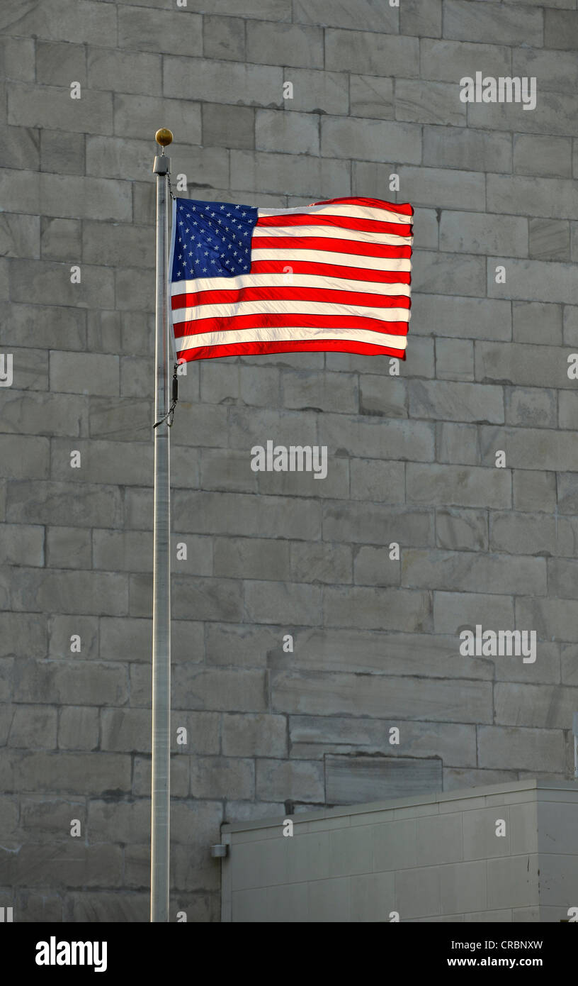 Washington monument usa flag hi-res stock photography and images - Alamy
