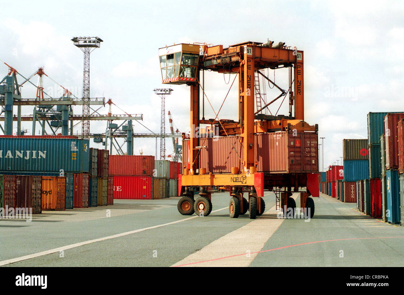 Straddle carriers in Bremerhaven container terminal Stock Photo - Alamy