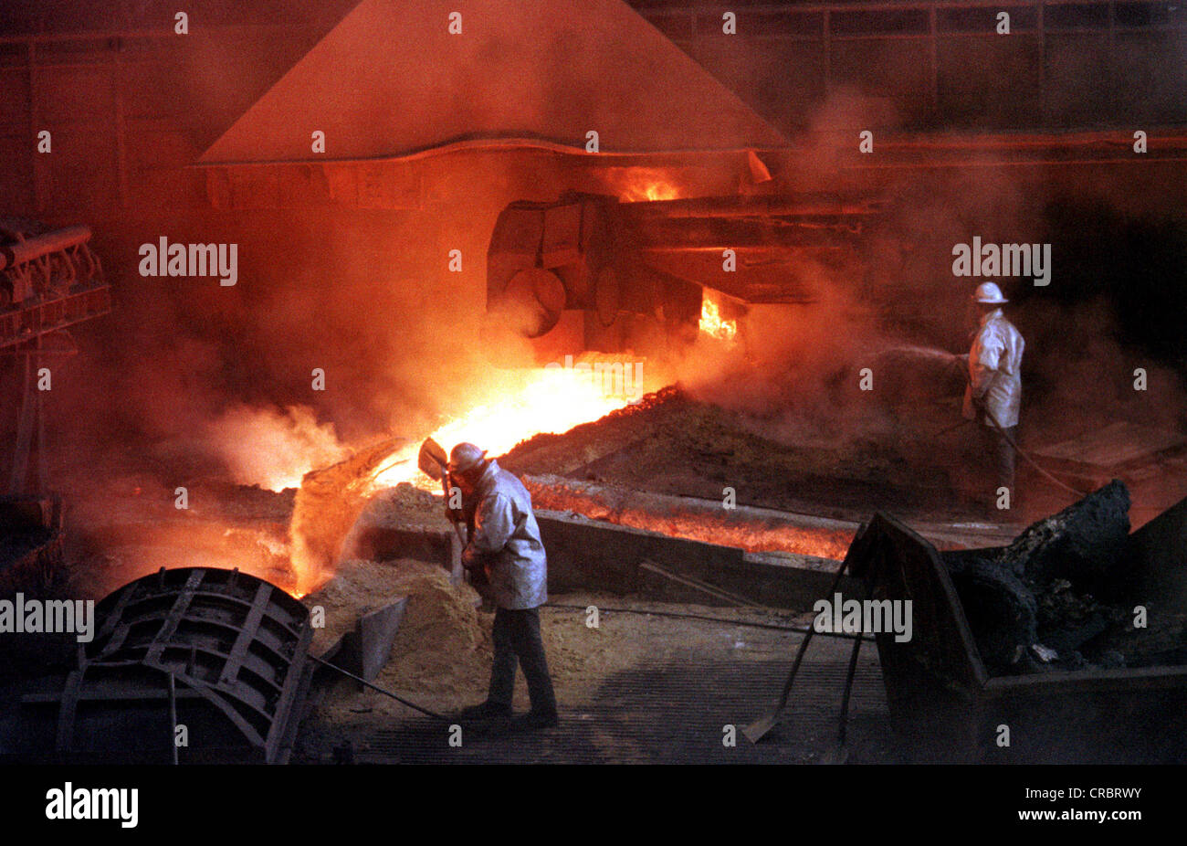 Tapping the blast furnace, steel works Bremen GmbH Stock Photo - Alamy