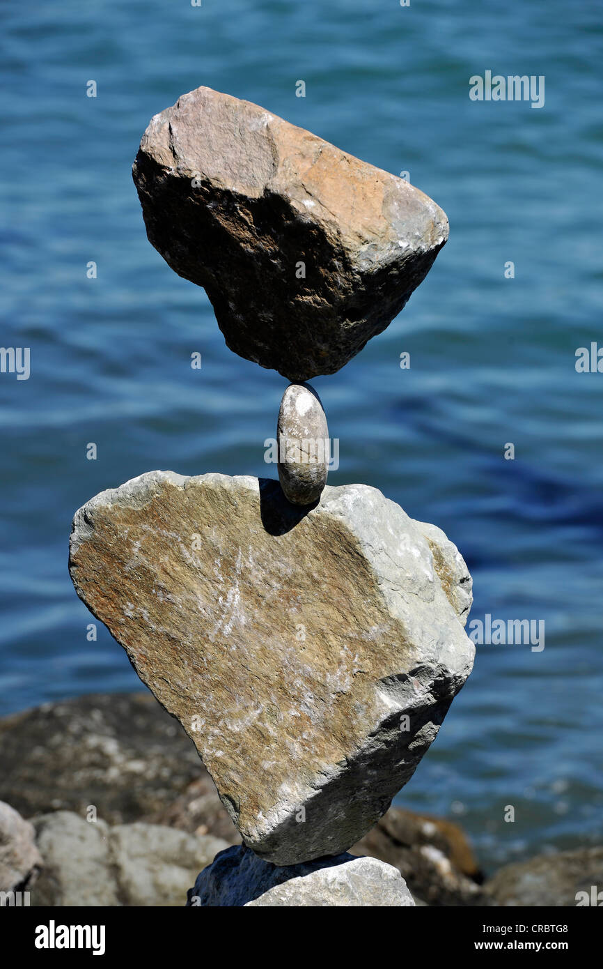 Balancing rocks hi-res stock photography and images - Alamy