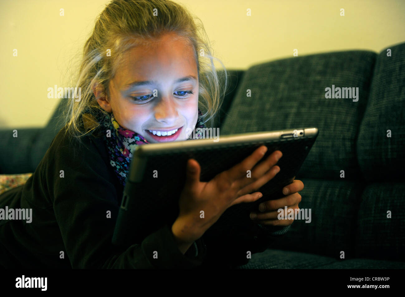 Kids smiling and ipad hi-res stock photography and images - Alamy