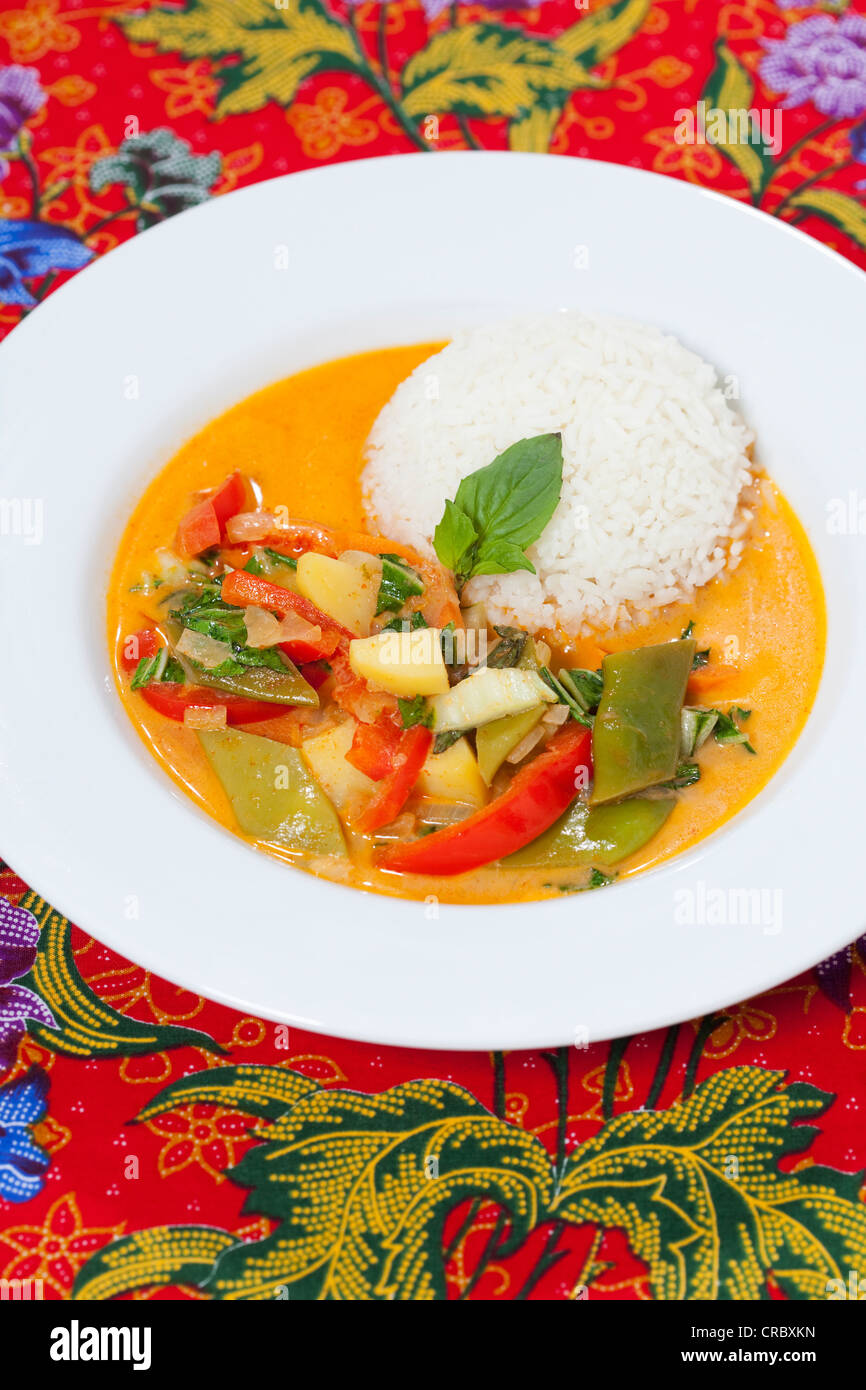 Plate of red curry and rice Stock Photo - Alamy