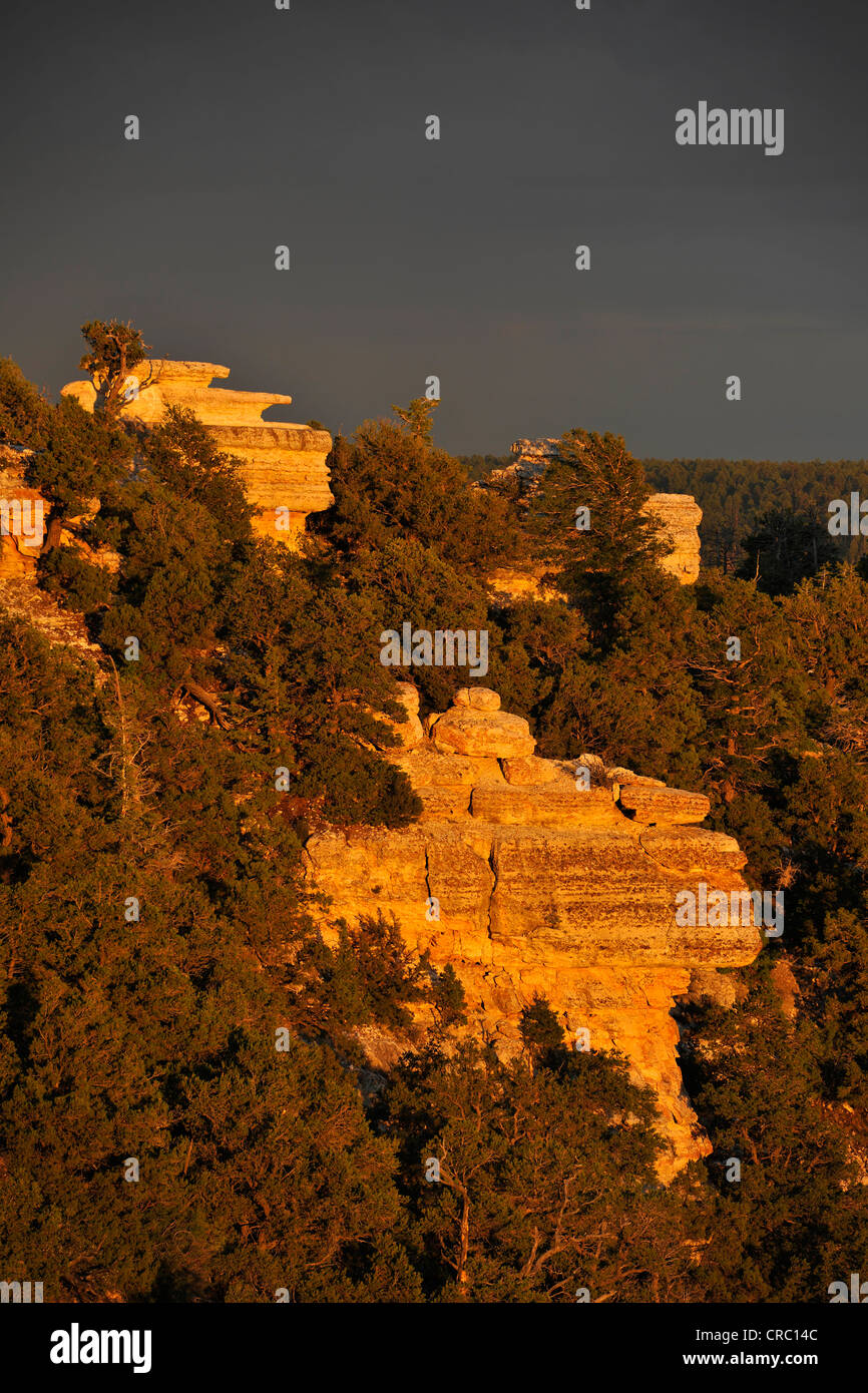 View from Bright Angel Point towards the lookout of Grand Canyon Lodge ...