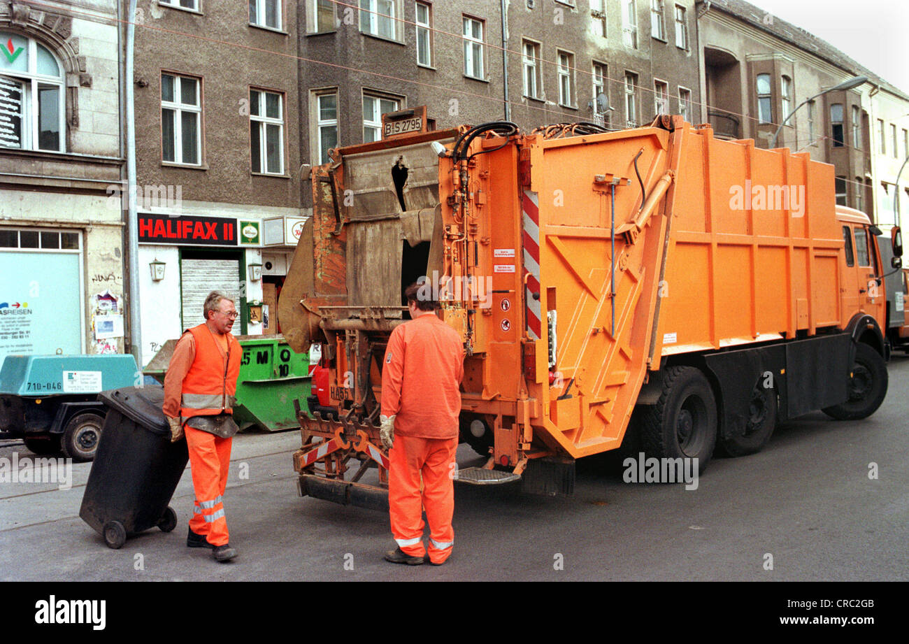 Berlin garbage men hi-res stock photography and images - Alamy