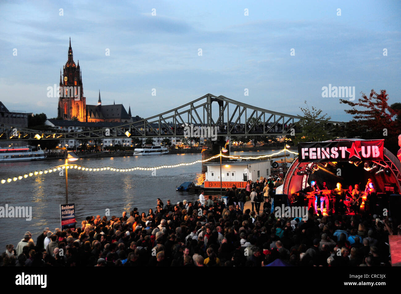Museum Embankment Festival at dusk at the Museumsufer quay, at back the ...