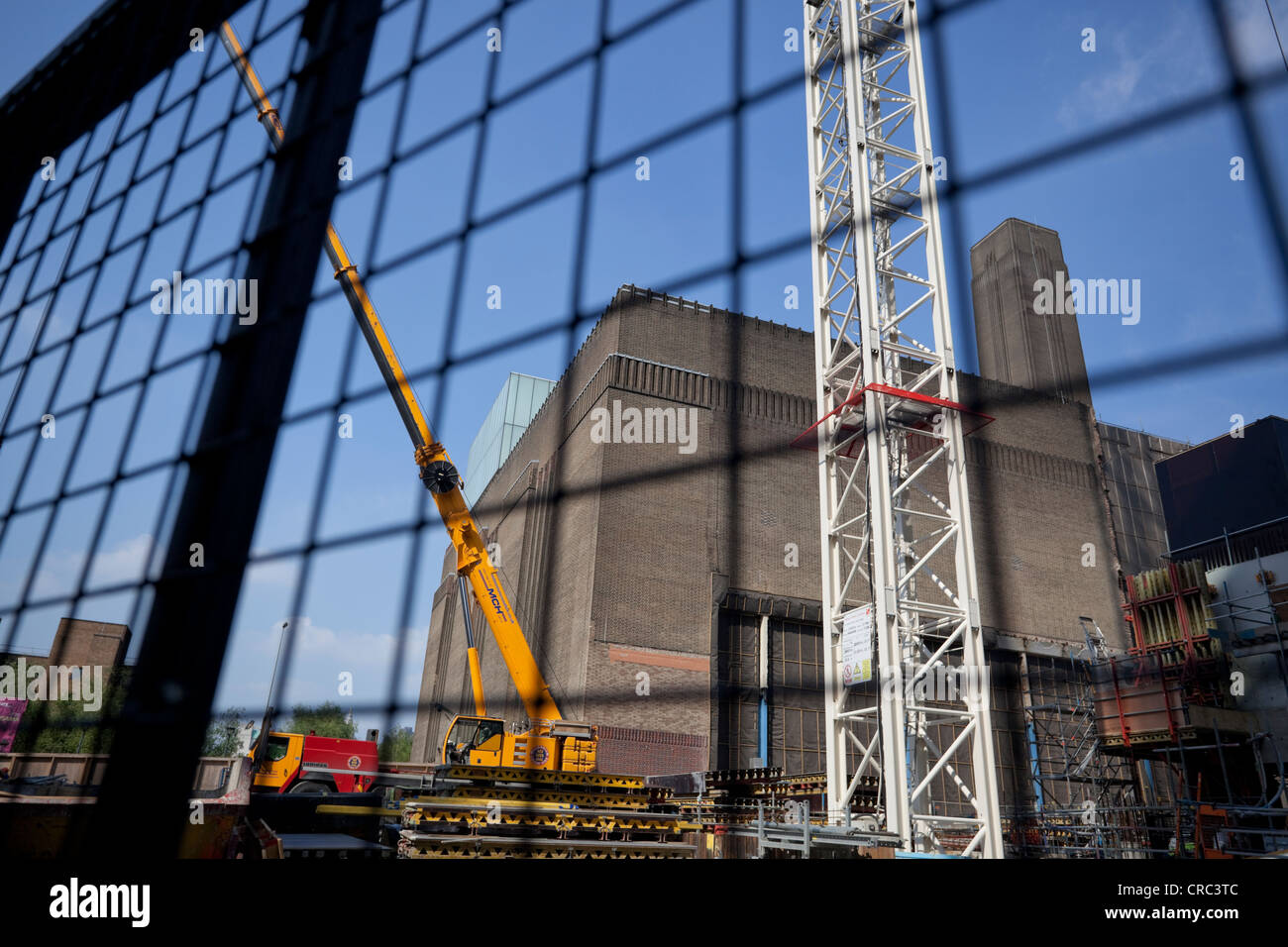 Rear view of the Tate Modern under construction, Southbank, London ...