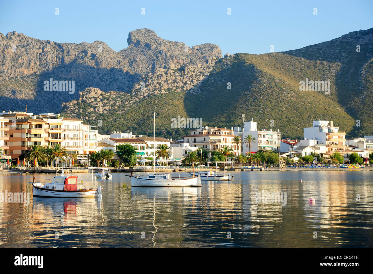 Boats in the bay, boulevard and mountains in the back, Puerto de ...