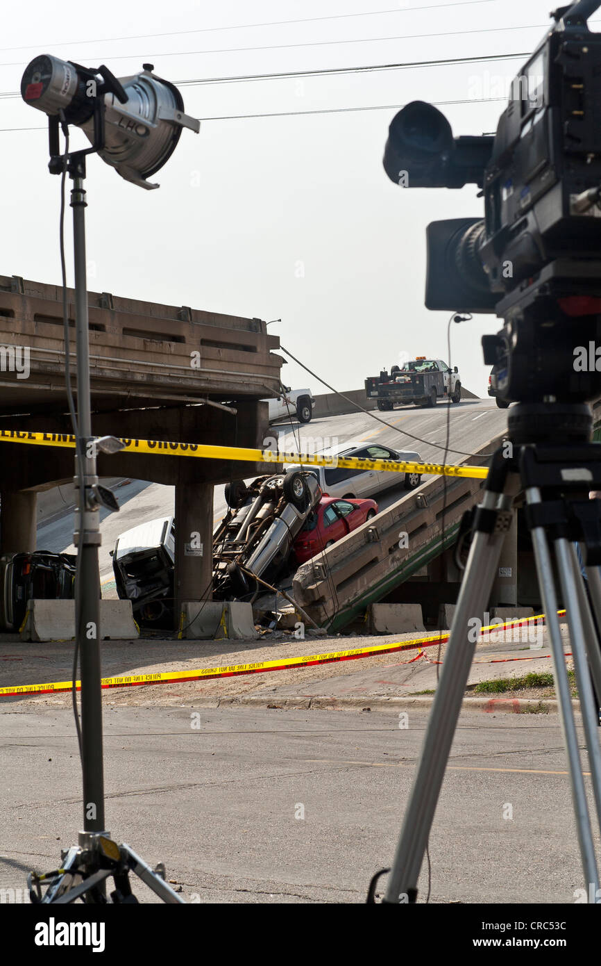 35w bridge collapse in minneapolis hi-res stock photography and images ...