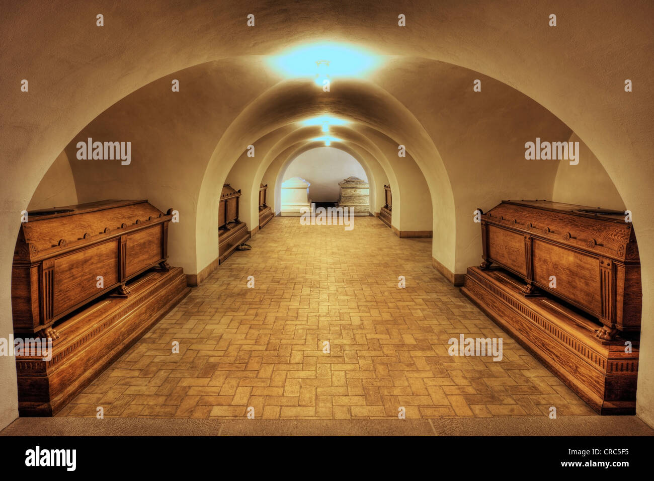 Burial vaults hi-res stock photography and images - Alamy