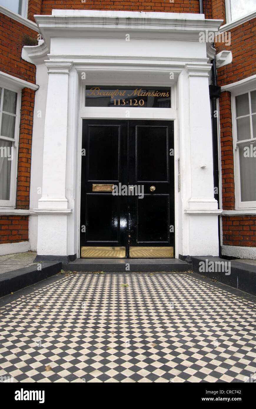 English townhouse door hi-res stock photography and images - Alamy