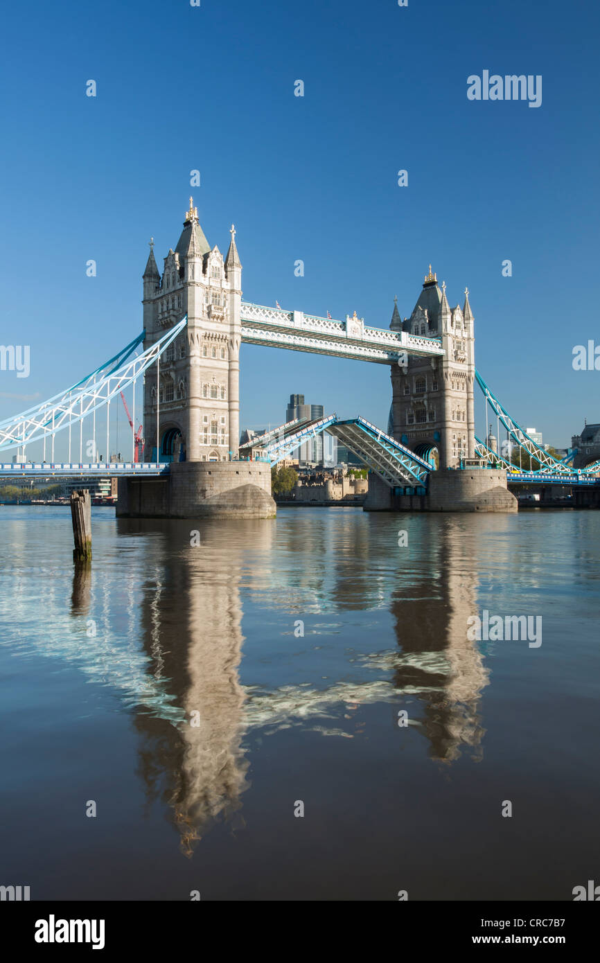 Raised tower bridge hi-res stock photography and images - Alamy