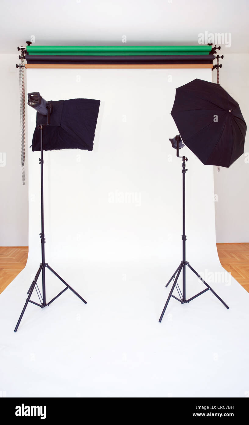 Empty studio backdrop hi-res stock photography and images - Alamy