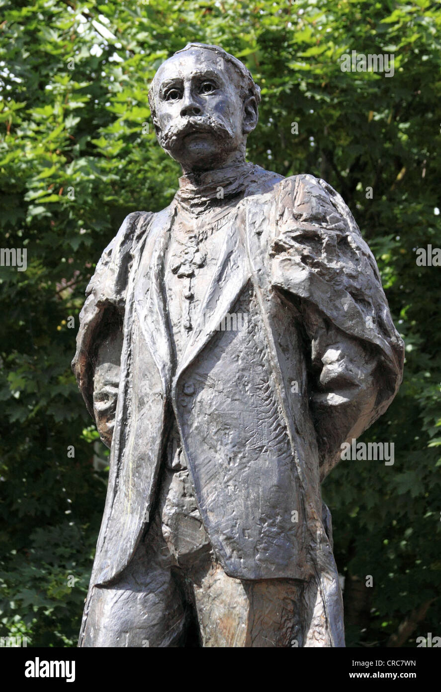 Elgar memorial hi-res stock photography and images - Alamy