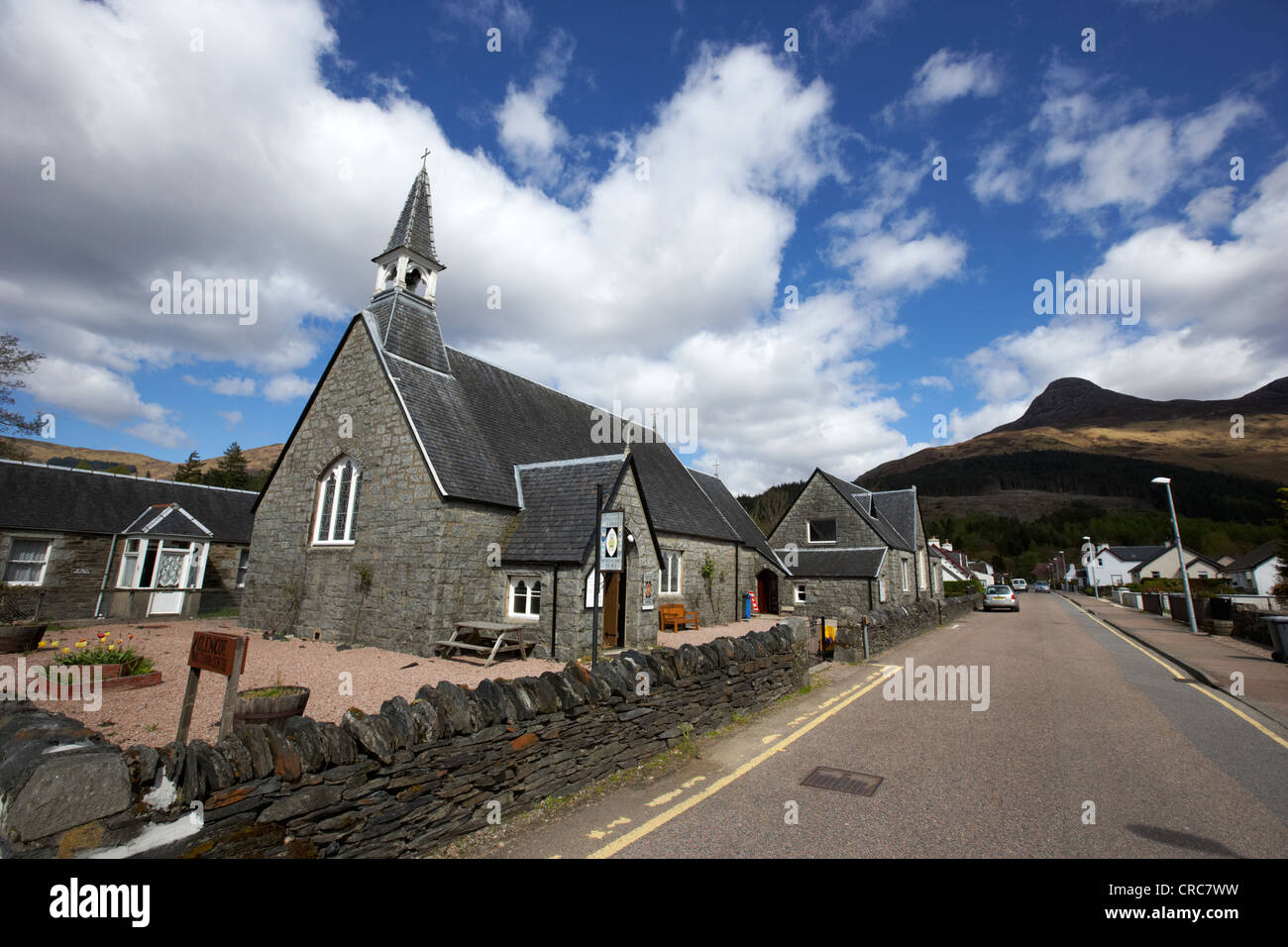 Village kirk hi-res stock photography and images - Alamy
